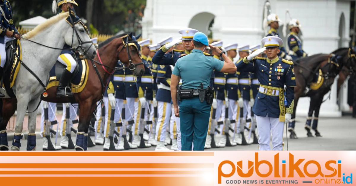Upacara Serah Terima Pengawal Istana Kepresidenan Jadi Daya Tarik Warga ...